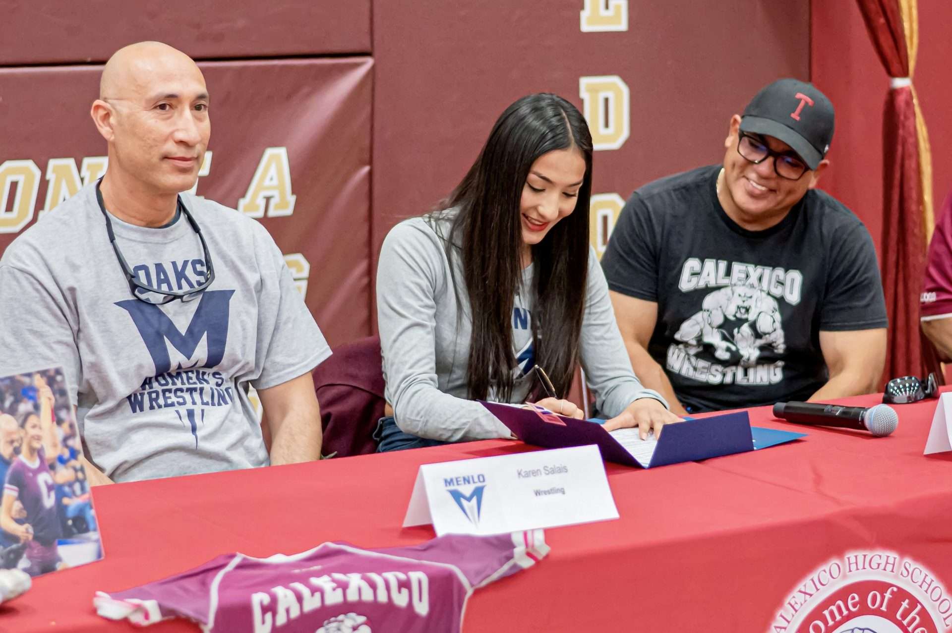 GIRLS WRESTLING: Bulldogs’ Salais Going to Menlo » Holtville Tribune