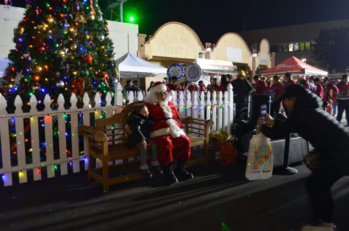 Christmas Tree Lights Up Calexico Promenade » Holtville Tribune