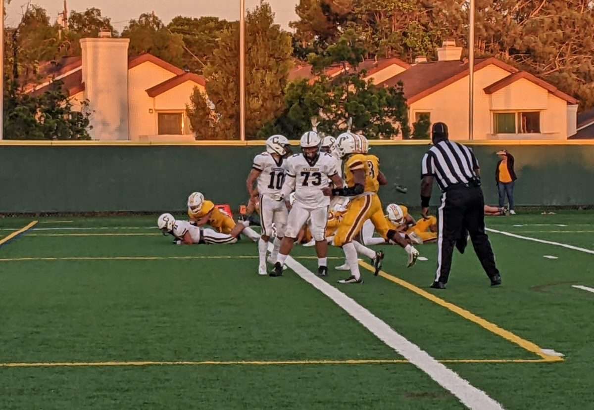 FOOTBALL: Bulldogs Take Bite Out of Lancers, 27-12 » Holtville Tribune