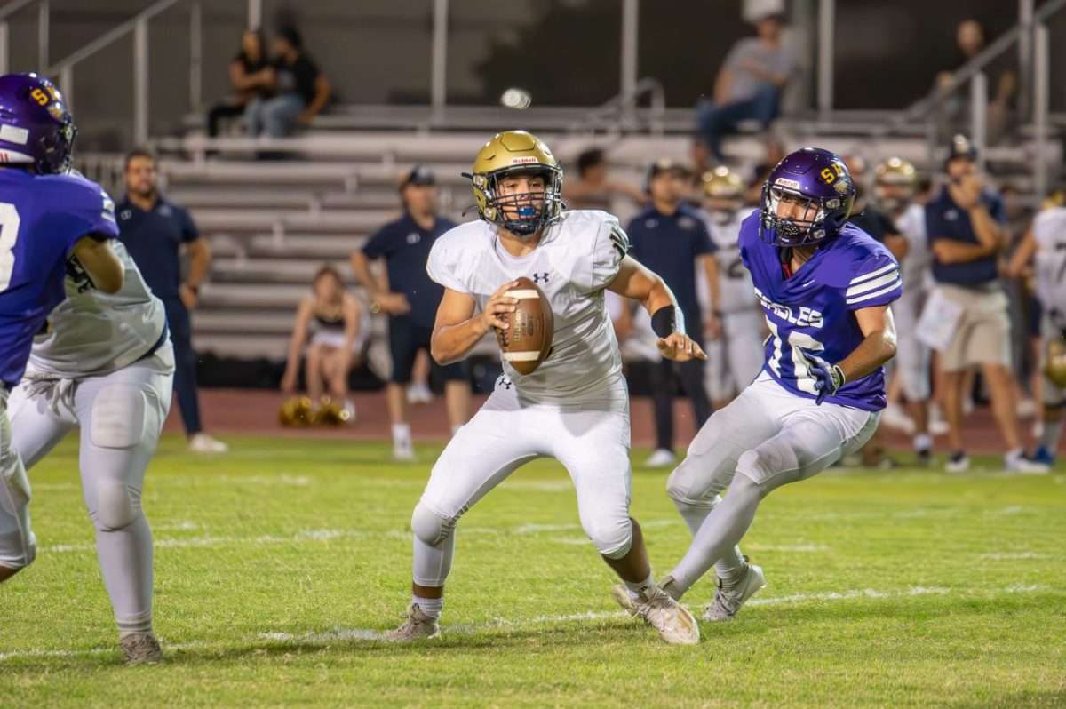 FOOTBALL: Elias, Scots Shoot Down Eagles, 40-34 » Holtville Tribune